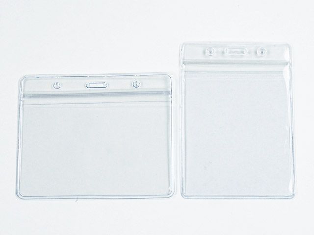 ■商品説明 名刺より少し大きめサイズのカードケースです。 シンプルなクリアタイプで使いやすい！ 横タイプと縦タイプ2種類からお選びいただけます。 ■商品基本情報 本体色：透明 材質：PVC 内寸:W75×H95mm(縦）　 入数：10枚 備...