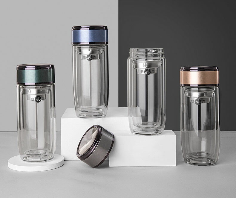 ■ 素材二重壁のホウケイ酸ガラス製で、沸騰しても氷水でも安全です■ 密封性強力なシール、ロータリーポットカバー、内蔵のシリコンシールリングが効果的に漏れ防止します■ 携帯性重さは軽く、手で持ったり、バッグにストラップで固定したりできます