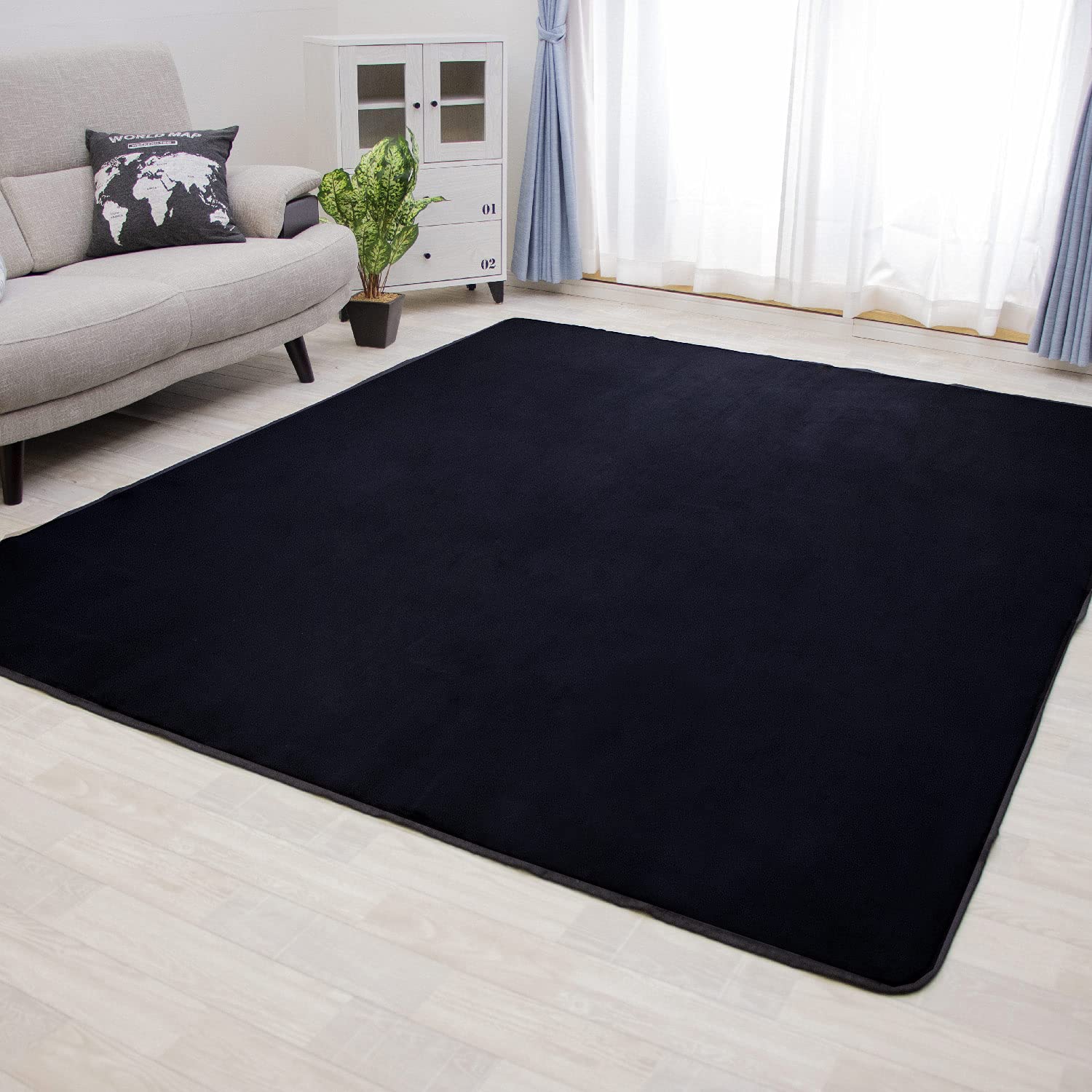 ・サイズ:130×185cm ・表地素材:ポリエステル100% ・中材素材:ウレタンフォーム約8mm(加工前) ・裏面素材:不織布(滑り止め加工) ・重量:約1.2kg ・生地密度:180g/m2 ・機能:滑り止め加工、通気性、保温性、軽量...
