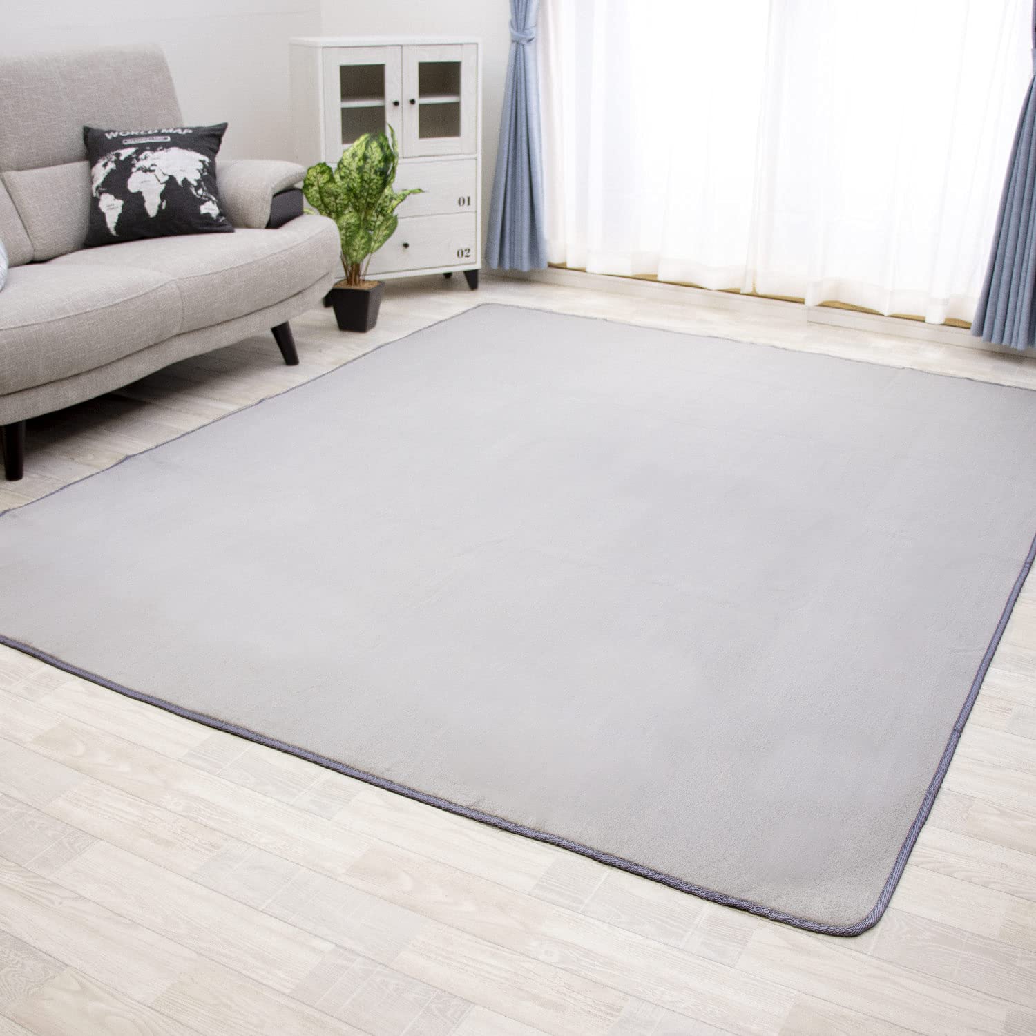 ・サイズ:200×250cm(約3畳) ・表地:ポリエステル100% ・中材:ウレタンフォーム約8mm(加工前) ・裏面:不織布(滑り止め加工) ・重量:約2.4kg ・生地密度:180g/m2 ・機能:滑り止め加工、通気性、保温性、軽量設...