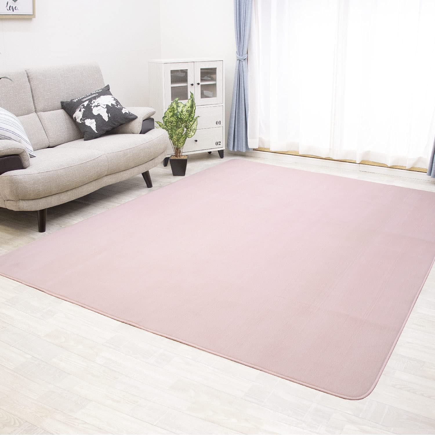 ・サイズ:200×300cm ・表地素材:ポリエステル100% ・中材素材:ウレタンフォーム(厚さ約8mm) ・裏面素材:不織布(滑り止め加工) ・重量:約2.9kg ・生地密度:180g/m2 ・機能:滑り止め加工、通気性、保温性、軽量設...