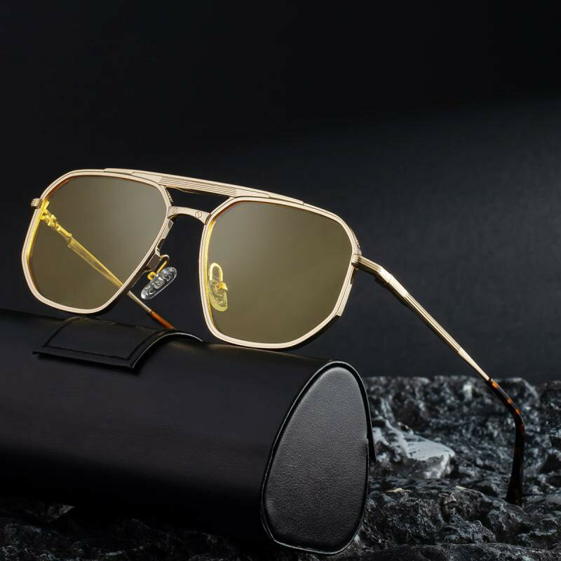 ・レンズカラー: グレー・フレームカラー: ブラック・レンズ分類: カテゴリー2/サングラス・フレーム構造: フルリム・UVカット: UV400・用途: 日焼け対策、外出、ファッション、運転、ステージ、パーティー・カラー展開: マットブラッ...