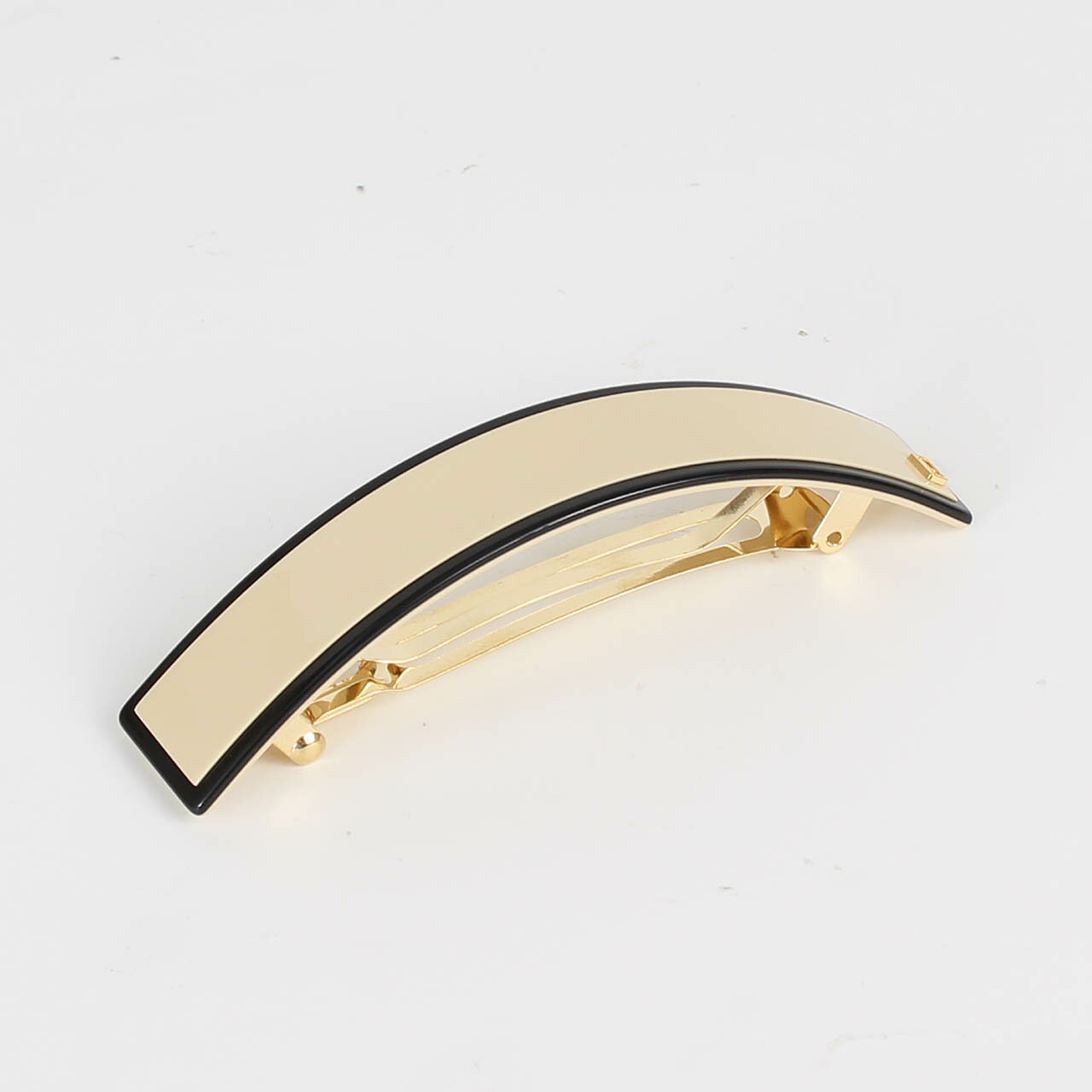 ブランドALEXANDRE DE PARISはこちら「女性の美を芸術の域にまで到達させた」と評さる高級ヘアアクセサリーメーカー。モナコのグレース王妃、オードリー・ヘップバーンをはじめ世界の王侯貴族やトップレディーたちが顧客に名を連ねています...