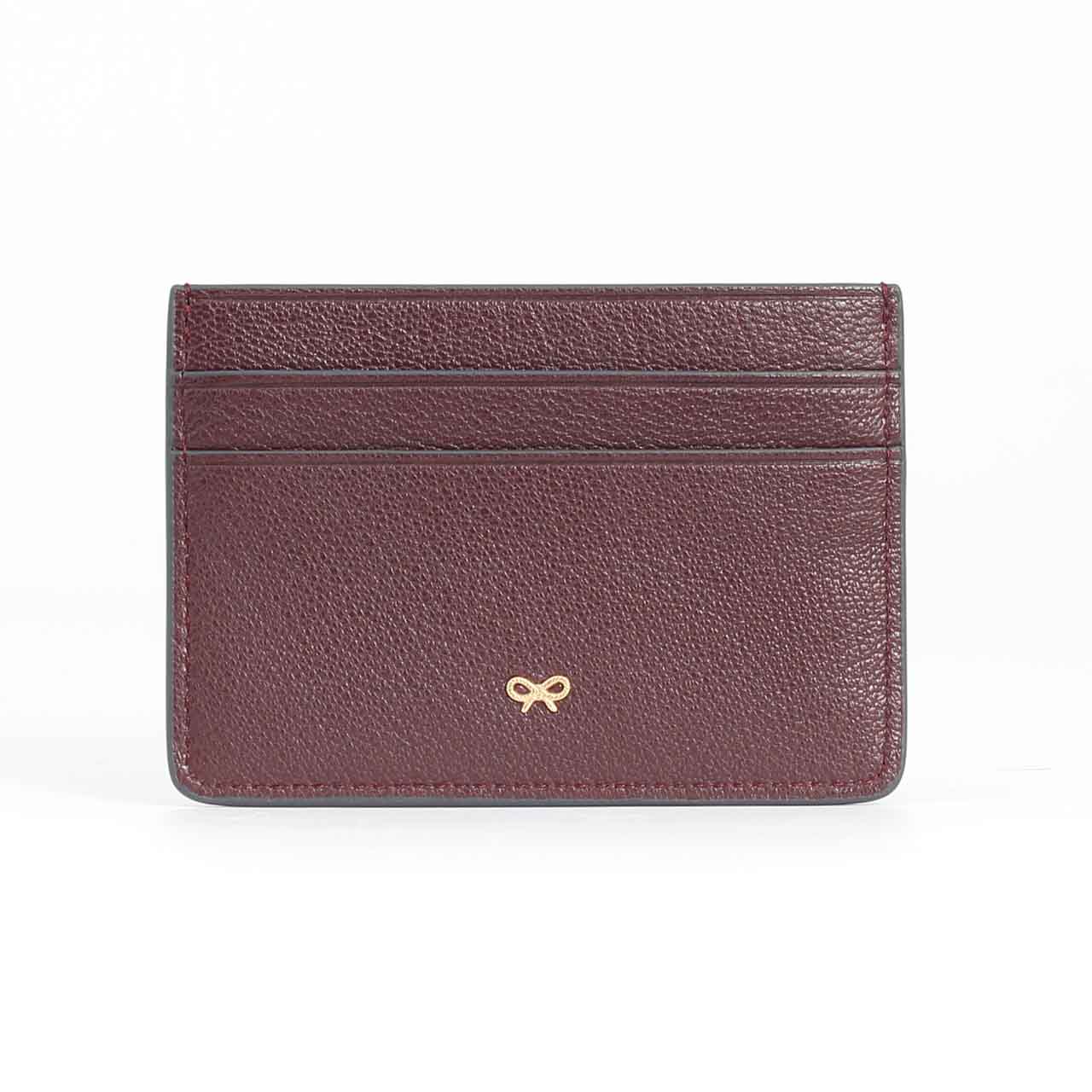 ブランドANYA HINDMARCHはこちら1993年に最初のショップが開店して以来、瞬く間に世間を巻き込んだアニヤ・ハインドマーチ。持ち込んだ写真でプリントバッグを仕上げる「Be a Bag」や、コットン素材のエコバッグが、1時間に2万個...