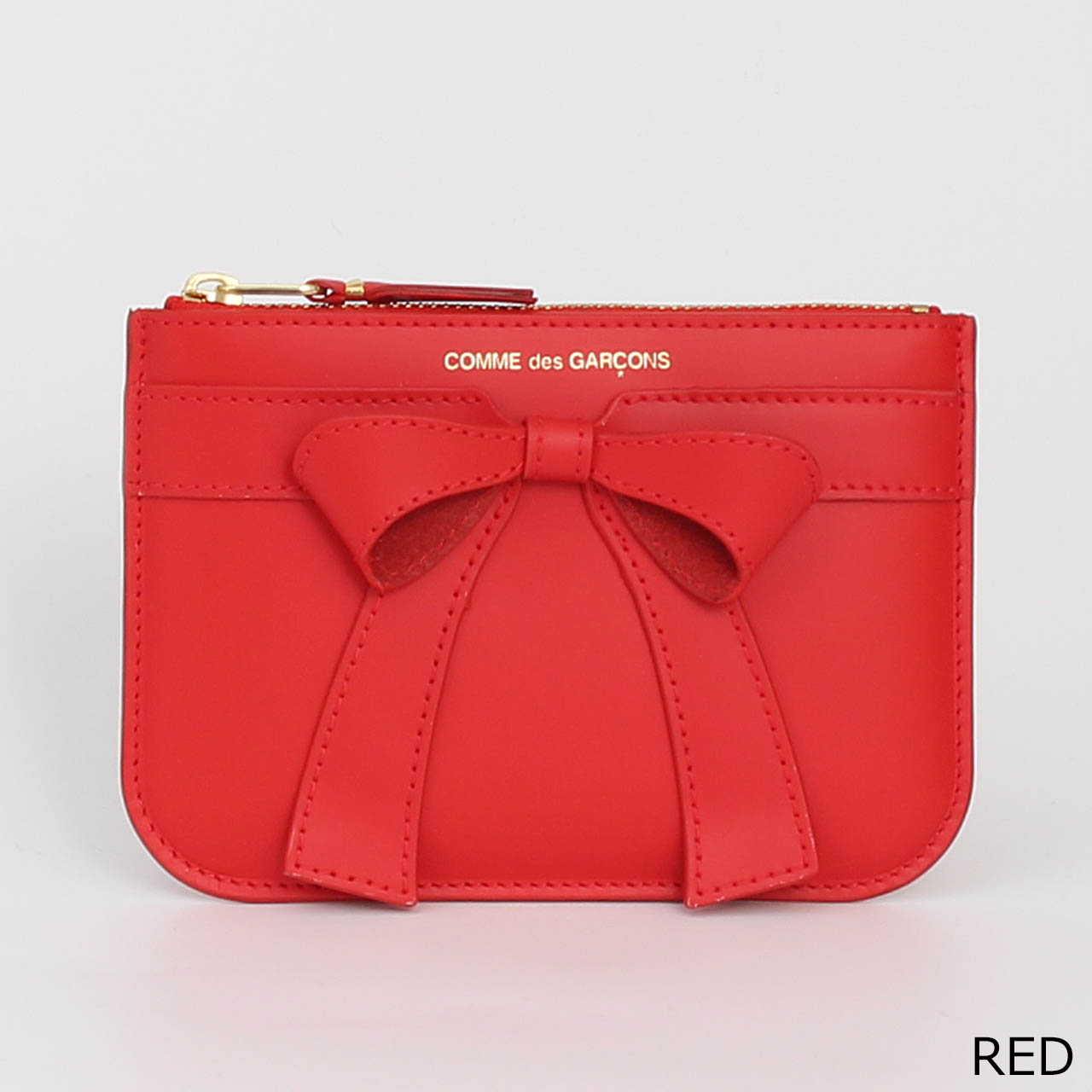 ブランドCOMME DES GARCONSはこちら1969年にデザイナー・川久保玲によって誕生したコム デ ギャルソンは、日本を代表するファッションブランド。81年のパリコレで黒を用いたファッションを発表し、「黒の衝撃」と言われ、一躍ファッ...