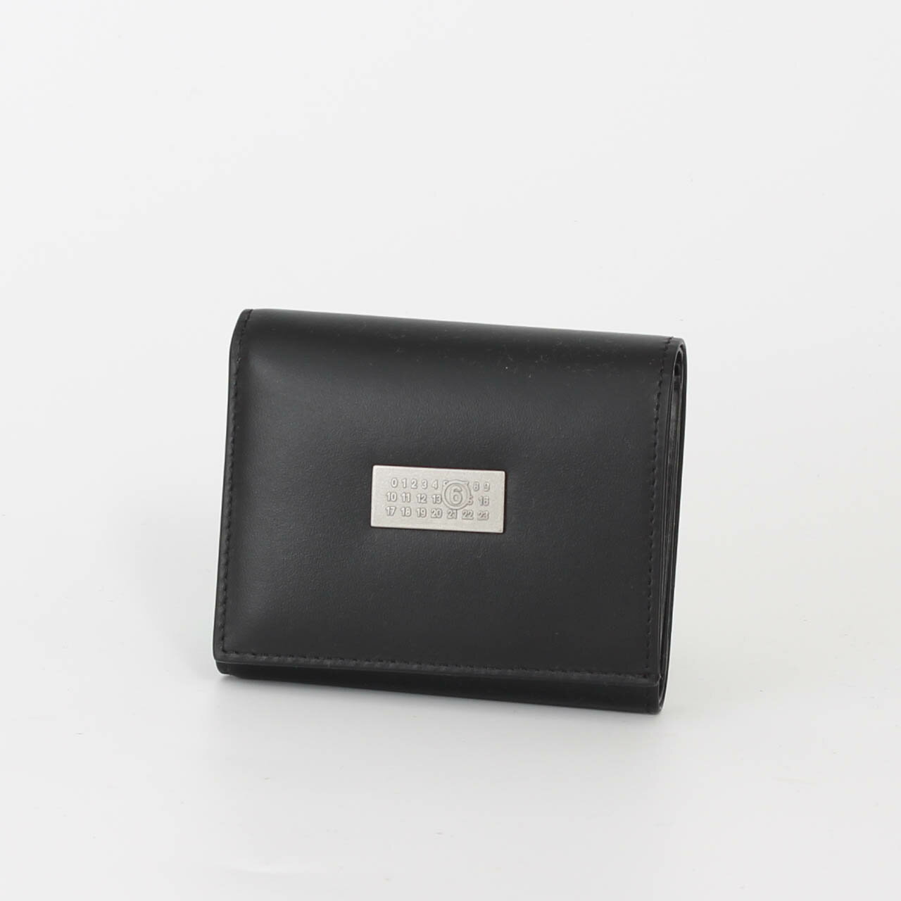 ブランドMM6 MAISON MARGIELAはこちら1988年にパリで設立されたメゾン・マルジェラ。コレクションには「カレンダータグ」と呼ばれるタグが付けられ、コンセプトによってナンバリングされています。その中で「コンテンポラリー」をコン...