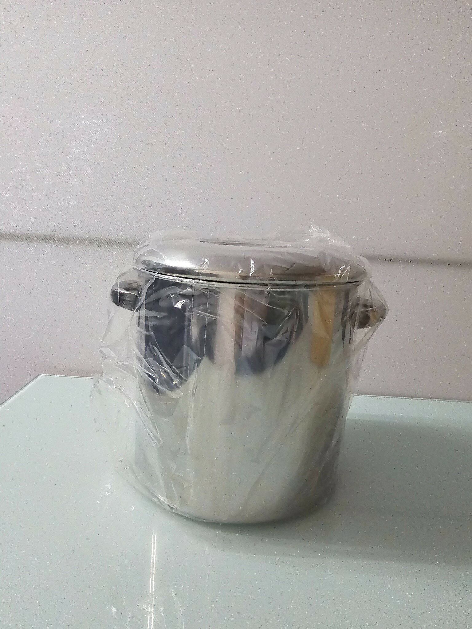 【在庫処分】仔犬印 18-8ステンレス 内蓋式キッチンポット 24cm 手付 約10.8L 72024 在庫限り！丈夫で衛生的な18-8ステンレス製 大容量10.8L 在庫限りの特別価格！丈夫で衛生的な18-8ステンレス製のキッチンポットで...