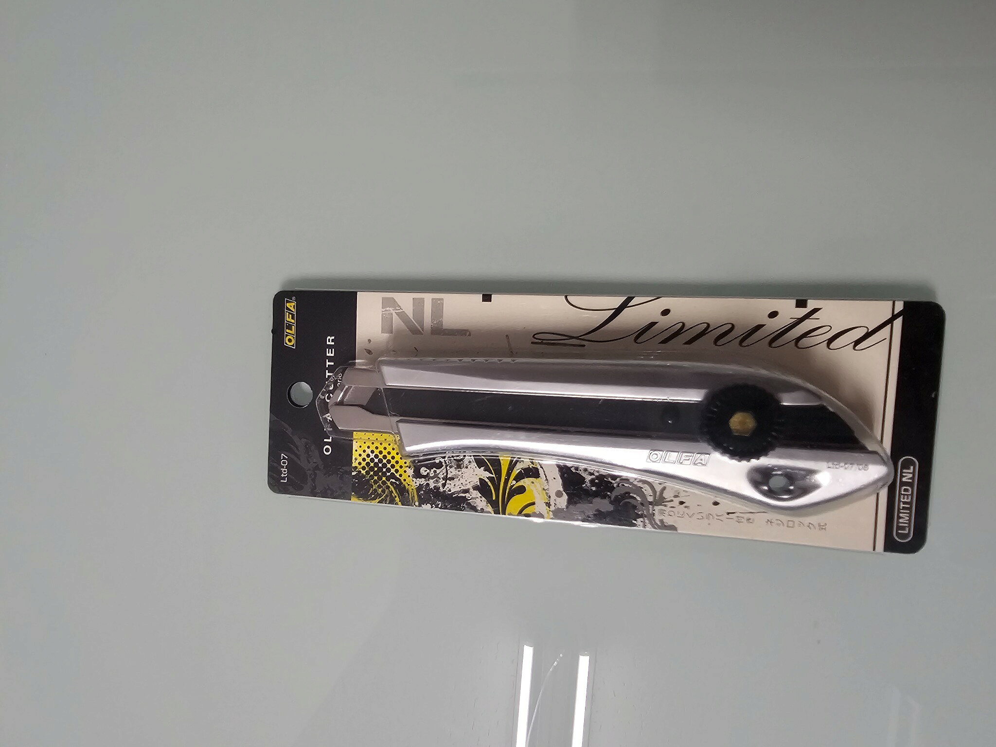 【在庫処分】OLFA オルファ リミテッドNL Ltd-07 大型刃 ネジロック式 美しいデザインと確かな切れ味！滑りにくいラバーグリップ＆ネジロック式の大型カッター OLFA（オルファ）の上質なデザインと使いやすさにこだわった「リミテッド...
