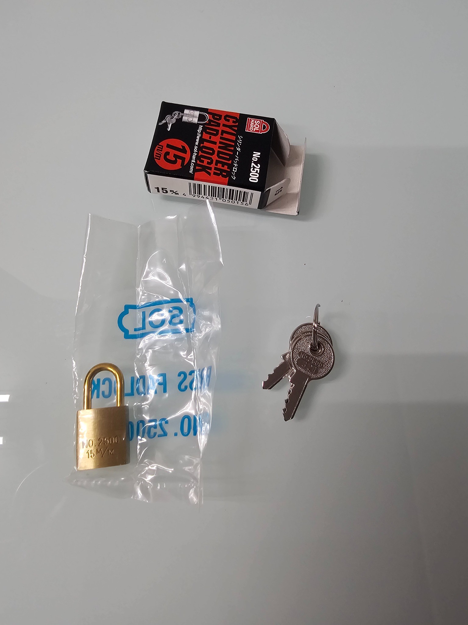 【在庫処分】SOL シリンダー南京錠 No.2500 15mm 真鍮製 鍵3本付 4994421050156 小さな施錠箇所に便利！SOLのコンパクトな真鍮製シリンダー南京錠 15mm SOL HARDのシリンダー南京錠 No.2500、1...