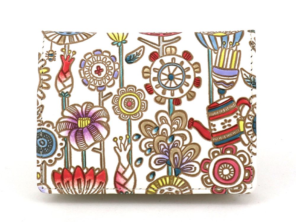 商品情報 小銭入れですが、折ったお札やカードもしまえます。 お散歩ついでのお買い物や、ランチタイムの外出もこれ1つで。定期入れと兼ねてもいいですし、箱型なので、薬入れや、メモリースティック入れにしているお客様もいらっしゃるほど。男性・女性問...