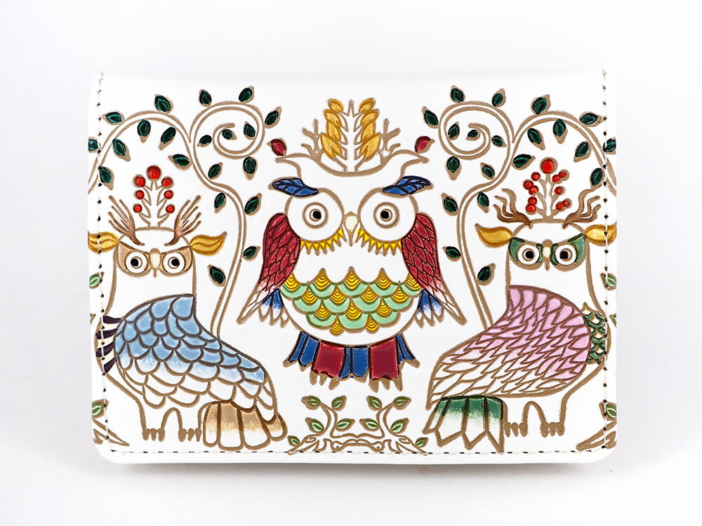 商品情報 小銭入れですが、折ったお札やカードもしまえます。 お散歩ついでのお買い物や、ランチタイムの外出もこれ1つで。定期入れと兼ねてもいいですし、箱型なので、薬入れや、メモリースティック入れにしているお客様もいらっしゃるほど。男性・女性問...