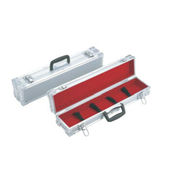 フリー 【外寸】570mm×125mm×H100mm 【内寸】550mm×108mm×H 75mm 【材質】ジュラルミン製 ※(22)の庖丁巻などと組み合わせでの使用をおすすめします。 ※刃渡36cmまで収納可 鍵付き