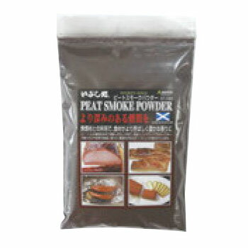【重量】150g 【材質】ピート（地中で植物が炭化した物） ●スモークウッドやチップにふりかけてご使用ください。 ●燻煙材に混ぜてご使用頂くことで、スモーキーフレーバーが更に食材の旨味を引き出します。 ※スモークウッド、チップと合わせてご使...
