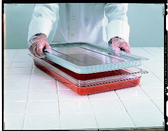 輸入品につき輸送中に発生する多少のキズが入る場合がございます。 キャンブロ カムウェア・フードパン用カバーです。 特にソースやスープなどの調理済み食品の保管や運搬に適しています。商品名 フードパン用ラバー付密閉カバーキャンブロ1/2　20C...