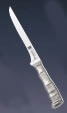 【刃渡り】16cm 【全長】300mm 【重量】170g 【背厚】2.2mm ■サビにくい13クロームステンレスに、刃物鋼では最高級のモリブデン・バナジウム鋼をはブに割込み、最新の設備と高度な技術で創り上げられた製品ですので、使い始めから本...