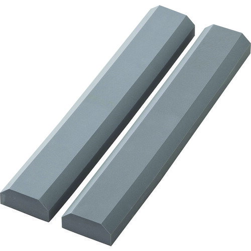 【特長】■軽量でクッション性に優れた発泡素材を使用しています。■コンクリートやブロック面への設置に最適です。【用途】■ガレージなどの壁面や支柱に。【仕様】■取付仕様：貼付タイプ(裏テープ付)■厚さ(mm)：35■サイズ：幅(mm)：75×長...