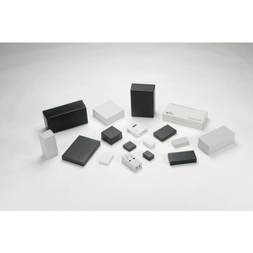 【特長】■ビス止め構造の小型汎用プラスチックケースです。■基板取付用のボスが付いています。【用途】■汎用ケース【仕様】■色：ブラック■間口(mm)：35■奥行(mm)：50■高さ(mm)：20■付属ビス：丸サラM2.6×12、2本■基板取付...