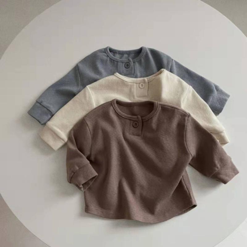 ・カテゴリ: 童Tシャツ・スタイル: 韓版・主な素材: 綿95%・袖丈: 長袖・ネックライン: 丸首・柄: 無地・カラー展開: 米杏色.青.茶・サイズ展開: 73.80.90.100・機能: 吸湿排汗