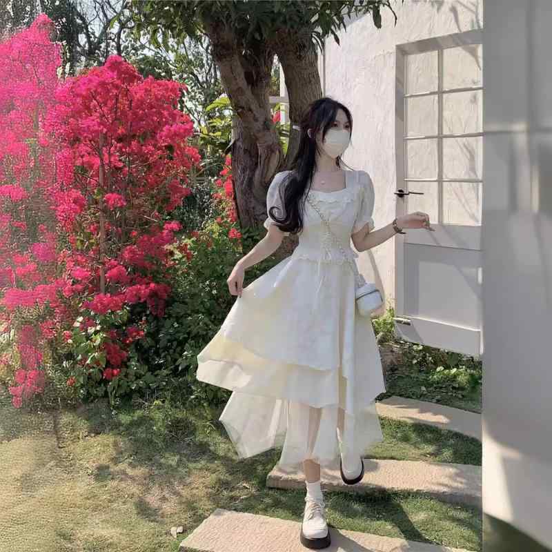 ・スタイル: 清新甜美.甜美風・主な素材: 氨纶30%-50%.涤纶90%-95%・袖丈: 短袖・スカート丈: ロング・スカートタイプ: Aライン・ネックライン: スクエアネック・袖タイプ: パフスリーブ・ウエスト位置: ミッドライズ・デザ...