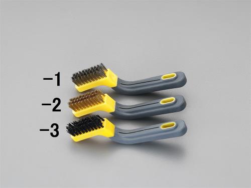 仕様：●仕様:3行●全長:180mm●材質:ブラシ:ステンレス柄:ポリプロピレン、サントプレーンゴム●ブラシサイズ:57×22mm●毛丈:15.8mm●線径:0.17mm●用途:錆び取り、金属からのペイントはがし、接点磨き、金属磨き、スプレ...