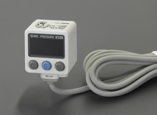 仕様：●取付ねじ:R1/4(M5めねじ付)●使用流体:空気●周囲温度:0~50°C●電源:DC12~24V±10%●表示:3桁7セグメント●RoHS対応品●設定圧力:-0.105~1.1MPa●定格圧力:-0.1~1.0MPa●型式:ISE...