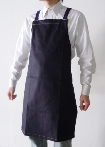 仕様：●サイズ:83×61cm●材質:エプロン:綿デニム肩紐:綿腰紐:綿縫い糸:ポリエステル●縫い糸材質:ポリエステル●工業作業から園芸作業まで幅広く使える作業エプロンです。●ひもを背中でクロスし、両サイドのD管に通して結ぶタイプです。●ポ...