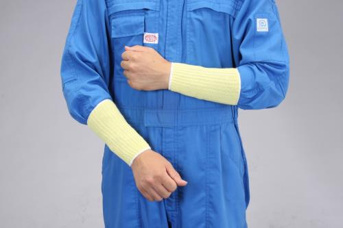 仕様：●全長:170mm●サイズ:LL(太め)●幅:9cm●材質:ケブラー●用途:手首や腕の安全保護に最適です。●金属加工や解体作業の怪我から手首を守ります。●手首や腕の安全保護に最適です。●夏場の半袖着用時の作業現場や手袋のみでは予防しき...