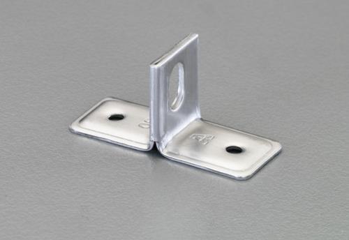 仕様：●メーカー:アカギ●型番:A10387-0017●用途:吊バンドと組み合わせて省スペースでの立配管支持が可能な取付足●材質:ステンレス(SUS304)●高さ(H):30mm●幅:25mm●穴幅(D):9×14mm(楕円)●ねじ穴径:4...
