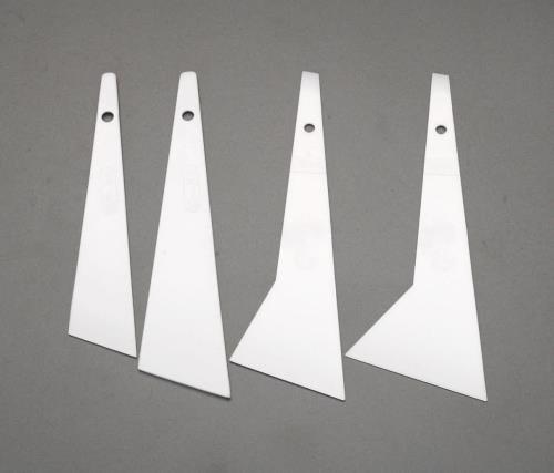 仕様：●セット内容:白(硬)・4本組●全長:225mm(先幅が45mmのみ全長190mm)●刃幅:45・60・75・90mm●色:白●材質:ポリエチレン●先端厚:1.5mm●腰の強さ:硬●総重量:約97g●用途:パテ処理作業等に●UL規格は...