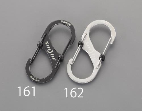 仕様：●メーカー:NITEIZE●型番:NI03707●カラー:ブラック●全長:68mm●幅:30mm●開口:12mm●使用荷重:11kg●材質:ステンレス●★スライダーロック機能付商品画像に関する注意事項：●画像に数字等の情報が入っている...