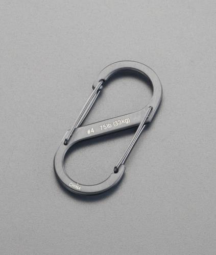 仕様：●メーカー:NITEIZE●型番:NI00739●カラー:ブラック●全長:90mm●幅:38mm●口の開き:16mm●耐荷重:33kg●入数:1個●材質:ステンレス●厚み:8mm●重量:30g●特長:・S字型のアクセサリーカラビナ。・...