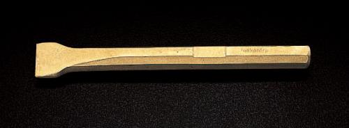 仕様：●全長:260mm●材質:アルミニウム青銅●刃幅:15mm●刃厚:2mm●重量:225g●米職業安全衛生管理局(OSHA)/全国防火協会(NFPA)も推奨アンプコ製品は、アメリカの消防・軍隊・ミサイル工場等、様々な現場で使用されていま...
