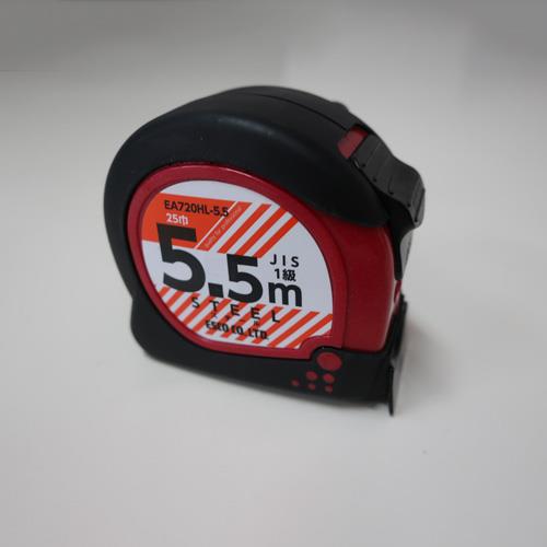 仕様：●全長:5.5m●幅:25mm●材質:テープ・バネ:スチール(SK85)●カラー:レッド●ワイドフック付:テープ幅よりワイドなフックでしっかり掛かり、横掛けもできます。●JIS1級品●デカクリップ付(50mm幅)●5点リベットで爪飛び...
