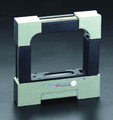 仕様：●ハウジングは鋳鋼製●木箱入●感度:0.05mm/m●サイズ(mm):300×300×40商品画像に関する注意事項：●画像に数字等の情報が入っている場合は、　品番末尾が対象商品の画像となります。