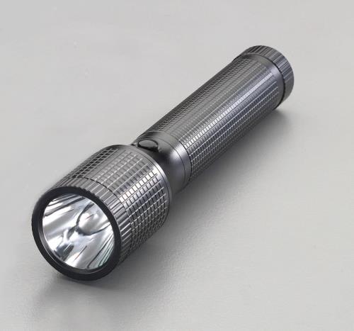 仕様：●使用電池:単1電池×2本(別売)●明るさ:140ルーメン●電池寿命:連続使用5時間●照射パターン:ノーマルビーム(固定)●照射距離:120m●光源:白色LED球1灯●サイズ:φ56×256mm●重量:517g(本体のみ)●ボディ材質...