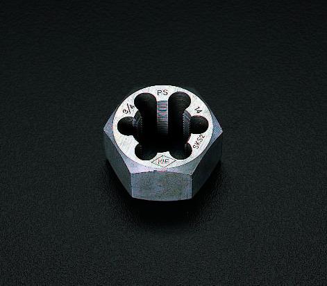 仕様：●用途:ねじ山修正、錆とり用●材質:SKS_2●メートル並目●呼び:M30×3.5●対辺:55.5mm●対応被削材:鉄軽金属 さらえ商品画像に関する注意事項：●画像に数字等の情報が入っている場合は、　品番末尾が対象商品の画像となります。