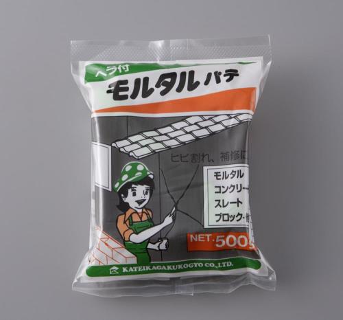 仕様：●メーカー:家庭化学工業●型番:モルタルパテ●外壁用として粘着に優れ、どのような材質の資材にも良く付きます。●内容量:500g●耐水性・耐アルカリ性・防水性・耐候性に優れた非硬化、無収縮タイプのパテです。●カラー:グレー●モルタル、コ...