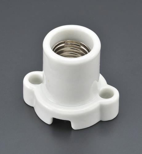 仕様：●定格容量:3A・300V●口金:E17●サイズ:φ45×38mm●取付ピッチ:33mm●ネジ穴径:φ3mm●露出型●磁器製●端子ねじ(取付済)商品画像に関する注意事項：●画像に数字等の情報が入っている場合は、　品番末尾が対象商品の画...