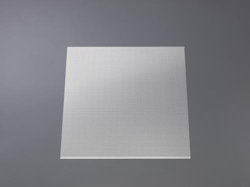仕様：●材質:アルミ鋼板●サイズ(mm):500×500●穴径:3mm●ピッチ:5mm●厚み(mm):1.0●アルミ合金番号:A1100●調質番号:H14●片面にポリエチレン製の保護フィルム付き●輸送や施工時に表面を保護し、仕上がりまで美観...