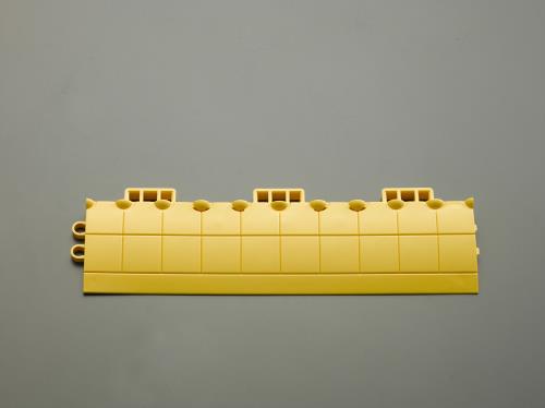 仕様：●メーカー:テラモト●型番:MR-087-294-5●材質:塩化ビニール●サイズ:75×300mm●用途:疲労軽減●厚み:約17.5mm●重量:168g●カラー:イエロー●EA997RB-171用中ふち(メス)●段差を解消し、つまづき...