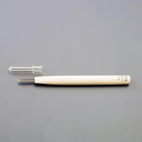 仕様：●全長:212mm●刃幅:7.5mm●形状:底丸三角型●材質:刃:安来鋼柄:朴●刃角度:60°●底が丸いのでやさしい線が表現でき、簡単に彫り進めます。商品画像に関する注意事項：●画像に数字等の情報が入っている場合は、　品番末尾が対象商...