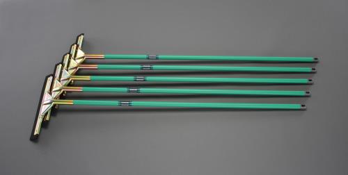 仕様：●メーカー:テラモト●型番:CL-939-103-0●入数:5本●全長:1,385mm●ゴム幅:約480mm●重量:790g●材質:頭:スチールにクロメートメッキ、先ゴム:NBR、柄:φ25.4スチールパイプにポリエチレン接着被膜●油...