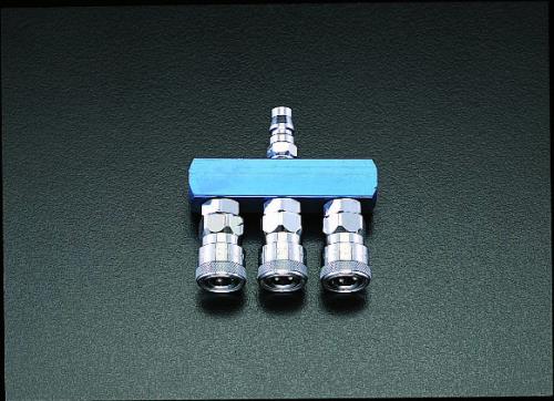 仕様：●型:20型●使用圧力:1.5MPa●材質:合金●連数:3連●サイズ:96(W)×19(D)×97(H)mm●重量(g):420●プラグは取り付けタイプです。●しっかりと締め付けて下さい。又、シールテープの使用をお奨めします。商品画像...