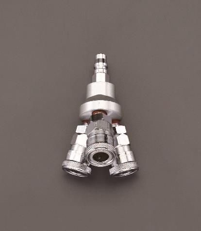 仕様：●型:20型●使用圧力:1.0MPa●材質:カプラー:鉄、ベース:アルミ●サイズ:67(W)×35(D)×110(H)mm●重量(g):370●プラグは取り付けタイプです。●しっかりと締め付けて下さい。又、シールテープの使用をお奨めし...