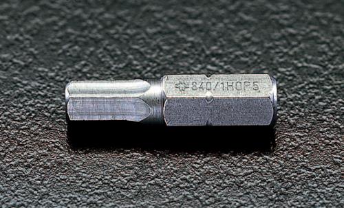仕様：●メーカー:Wera●型番:056320●商品名:840/1Z●六角シャンク:1/4”●全長:25mm●サイズ:4mm●入数:1本●Hex-Plusは、ネジ頭のくぼみ部分に広い接触面積を持ち、 ねじのくぼみに丸みが発生しないための刃先...
