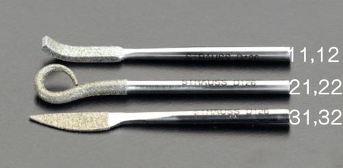 仕様：●全長:55mm●粒度:電着ダイヤモンド#140●形状:平(3.3×1.5×15mm)●軸径:3.2mm●ハンドル:EA826VM-0(別売)商品画像に関する注意事項：●画像に数字等の情報が入っている場合は、　品番末尾が対象商品の画像...