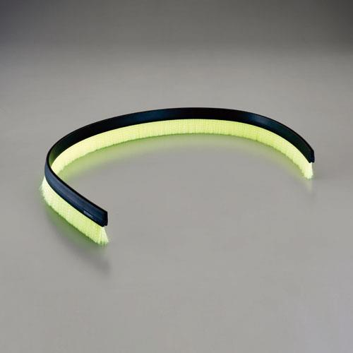 仕様：●材質:PP●色:黄●長さ:5m●毛丈:30mm●全高:48mm●ブラシ径:0.2mm●取付:差込式(ビス穴加工ができない箇所に)●差込板厚:0.6~1.5mm●重量:160g●ご使用上の注意:・シャッターの隙間対策には使用しないでく...