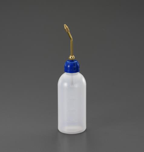 仕様：●材質:容器:ポリエチレン、ノズル:真鍮●容量:250ml●ノズル長(伸縮):36~145mm●ノズル内径:約1.5mm●サイズ:φ60×185mm●重量:約50g●ボトルキャップを開けてボトル内にオイルを入れてください。●ノズルは引...