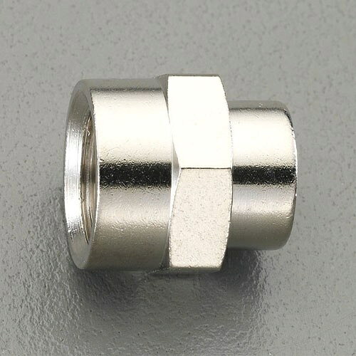 仕様：●適用流体:圧縮空気、ガスなど●最高使用圧力:0.8MPa●ねじ径:G1/2”×G3/4”●全長:30mm●六角対辺:32mm●ねじ有効長:15×17mm●重量:107g●材質:真鍮(ニッケルメッキ)商品画像に関する注意事項：●画像に...