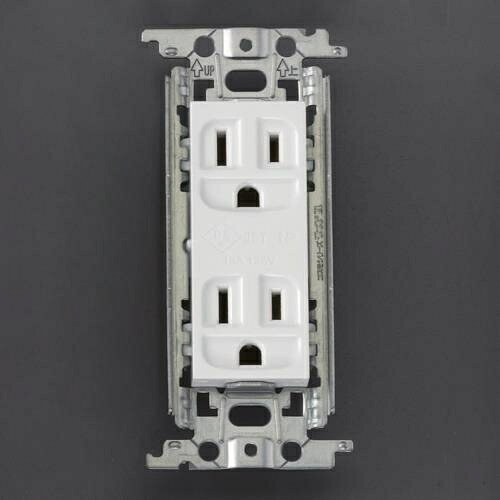 仕様：●メーカー:パナソニック(Panasonic)●型番:WTF13123WK●定格容量:15A・125V●適用電線:φ1.6mm、φ2.0mm (銅)単線専用●極数:接地2P×2個●サイズ:50.1×28.5×110mm●金属枠商品画像...